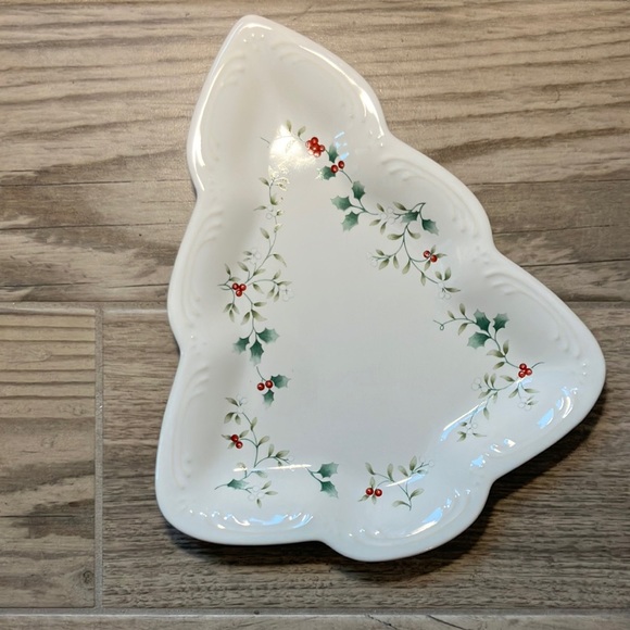 Pfaltzgraff | Dining | Pfaltzgraff Winterberry Treeshaped Plate ...